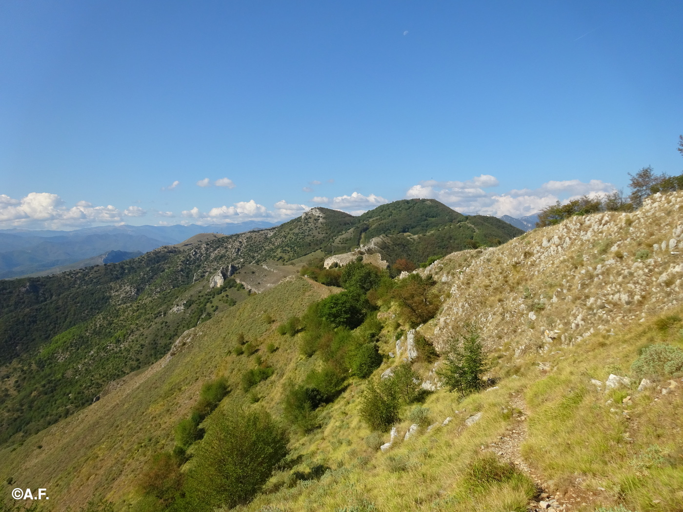 Monte Acuto e Poggio Grande da Ceriale | l'Appenninista